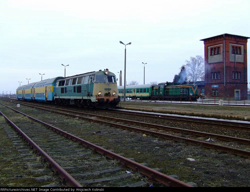 SU45-254 (left) and SP42-093